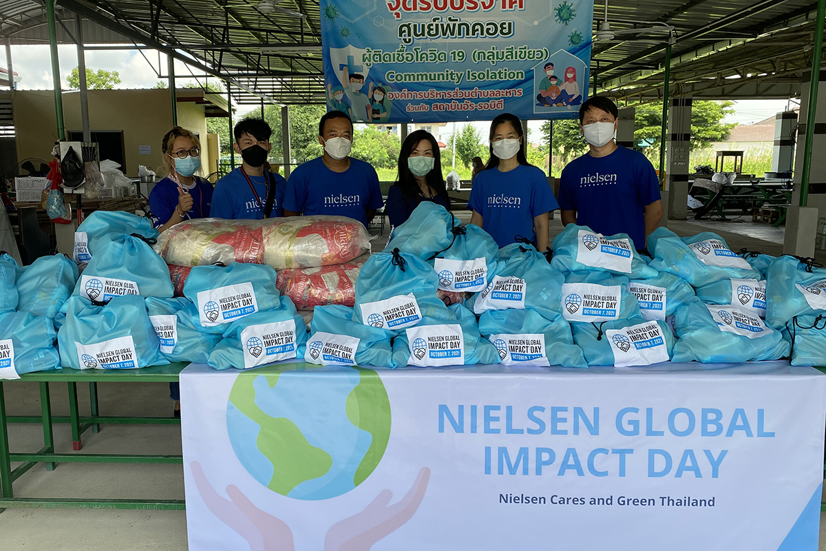 Nielsen volunteers find creative ways to give back for 9th annual ...